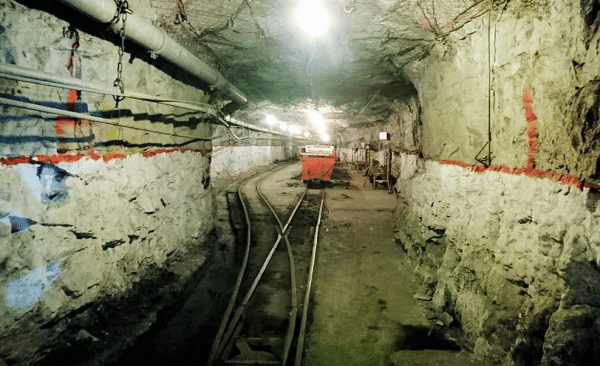 Kinetic Mesh Networks for Underground Mining